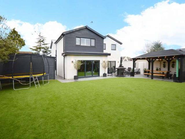 4 Bedroom Detached House