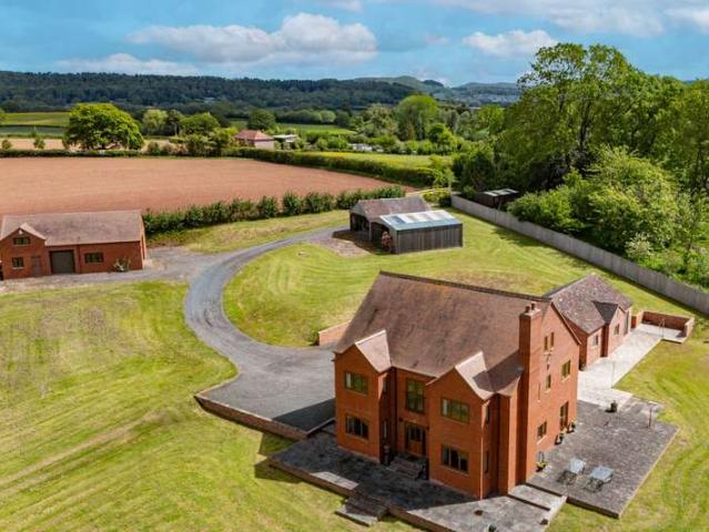 4 Bedroom Detached House