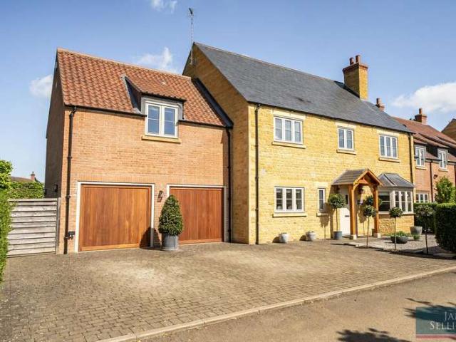 4 Bedroom Detached House
