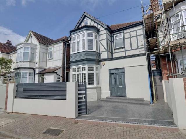4 Bedroom Detached House