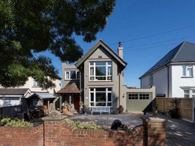 4 Bedroom Detached House