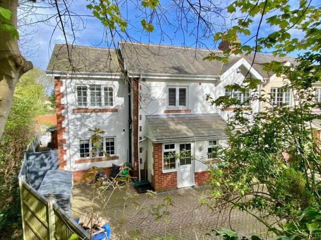 4 Bedroom Detached House