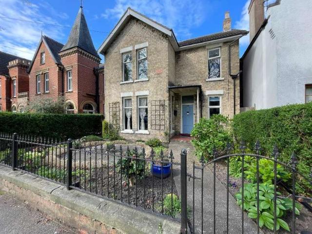 4 Bedroom Detached House
