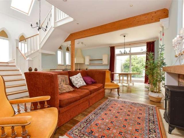 4 Bedroom Detached House