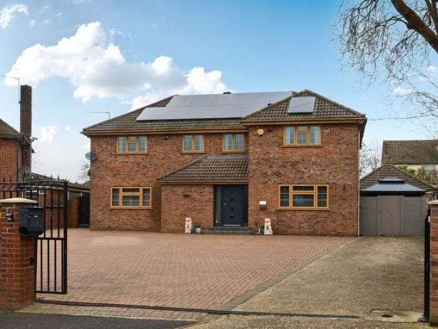 4 Bedroom Detached House