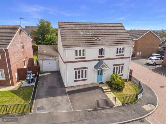 4 Bedroom Detached House