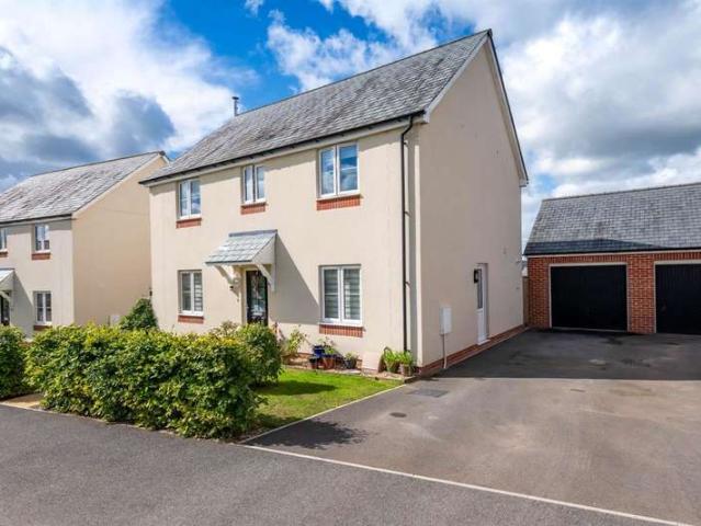 4 Bedroom Detached House