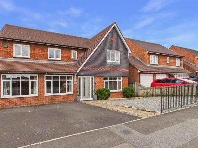 4 Bedroom Detached House