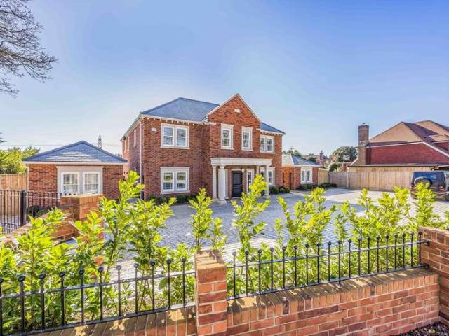 4 Bedroom Detached House