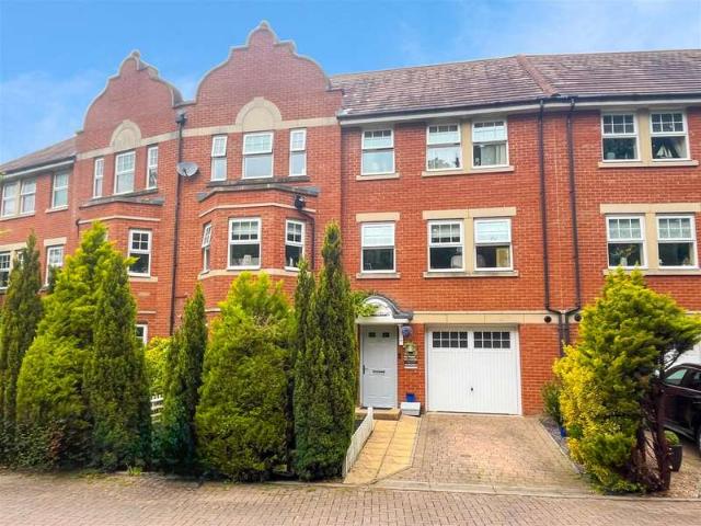 4 Bedroom Detached House