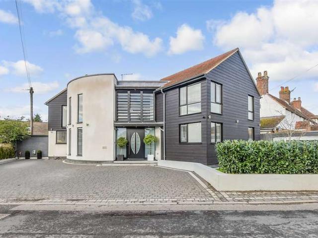 4 Bedroom Detached House