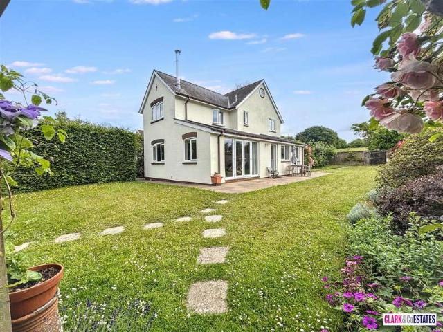 4 Bedroom Detached House