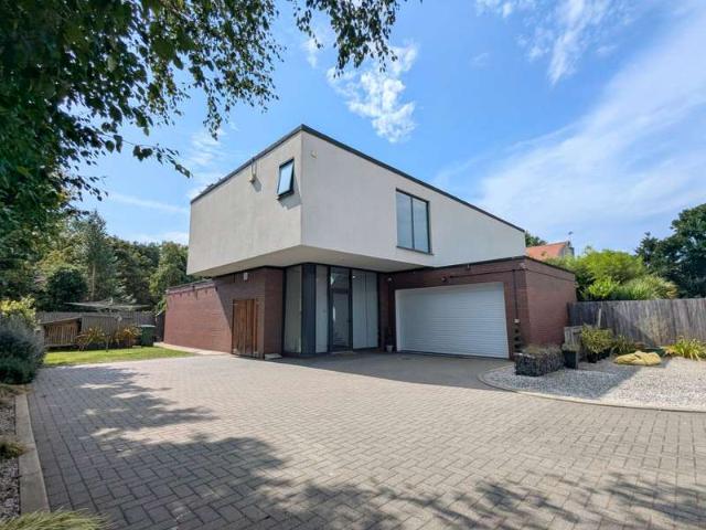 4 Bedroom Detached House