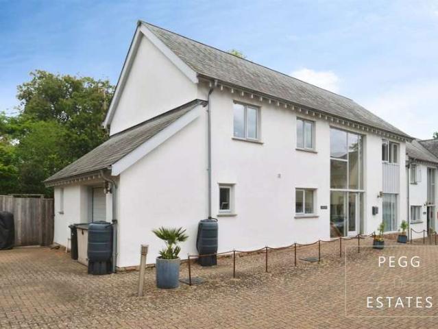 4 Bedroom Detached House