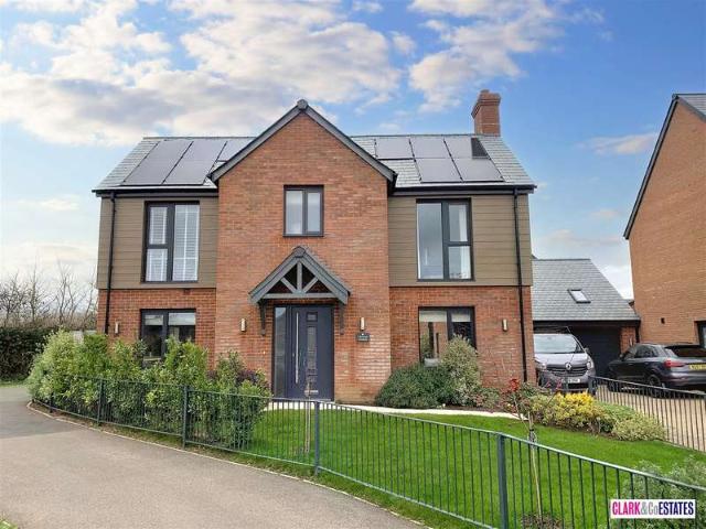 4 Bedroom Detached House