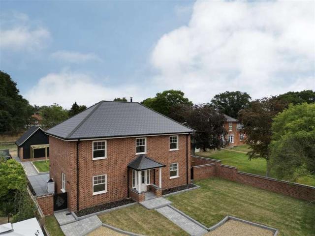 4 Bedroom Detached House