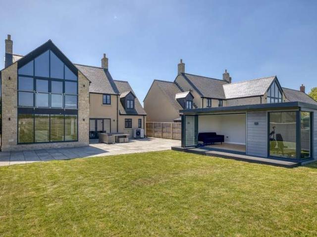 4 Bedroom Detached House