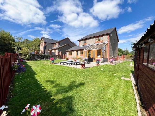 4 Bedroom Detached House