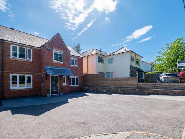4 Bedroom Detached House