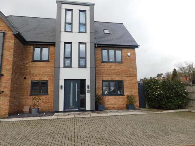 4 Bedroom Detached House