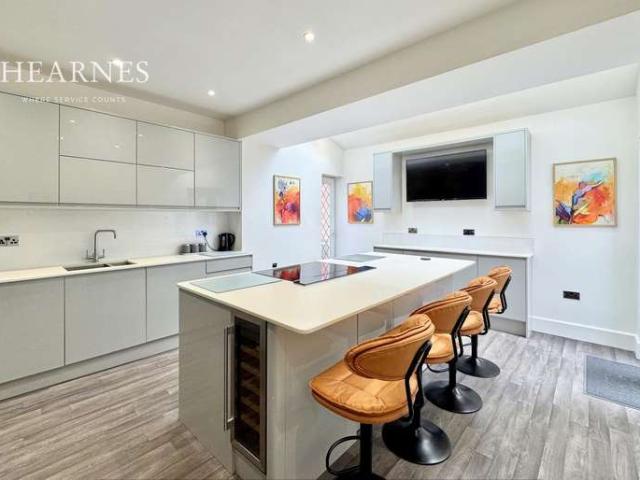 4 Bedroom Detached House