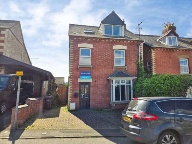 4 Bedroom Detached House