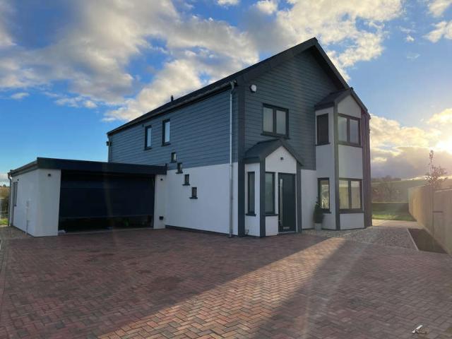 4 Bedroom Detached House