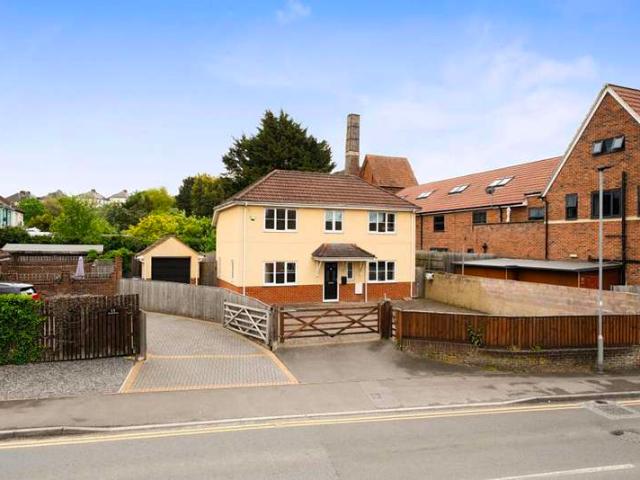 4 Bedroom Detached House