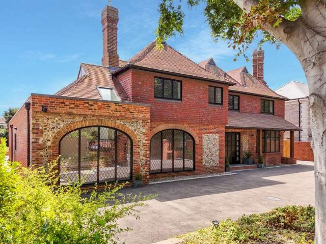 4 Bedroom Detached House