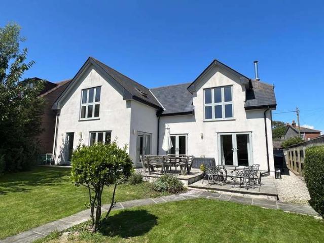4 Bedroom Detached House