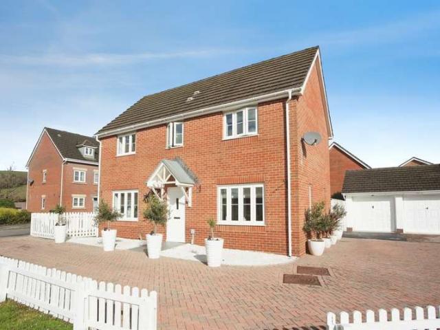 4 Bedroom Detached House