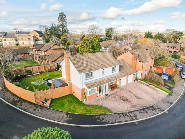 4 Bedroom Detached House