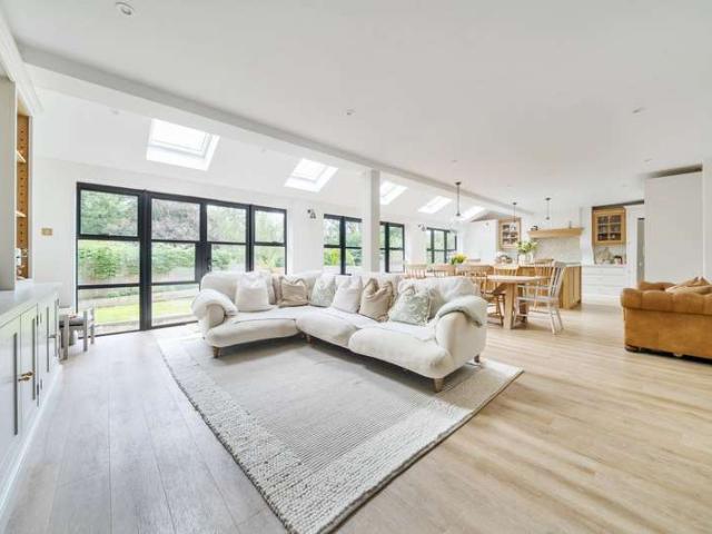 4 Bedroom Detached House