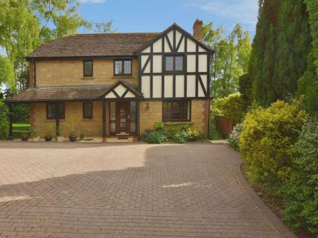 4 Bedroom Detached House
