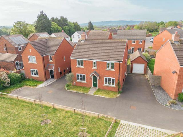 4 Bedroom Detached House