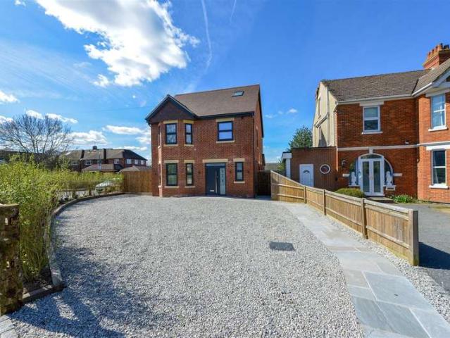 4 Bedroom Detached House