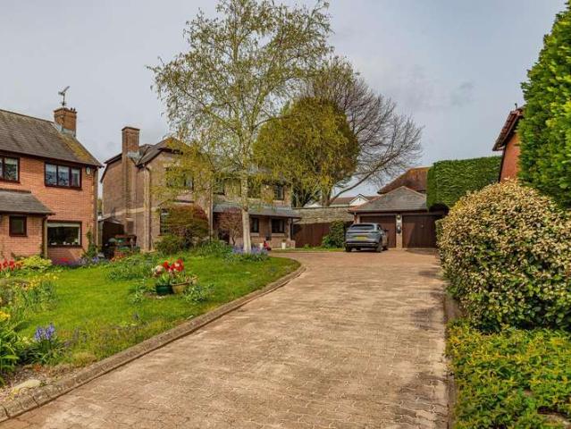 4 Bedroom Detached House
