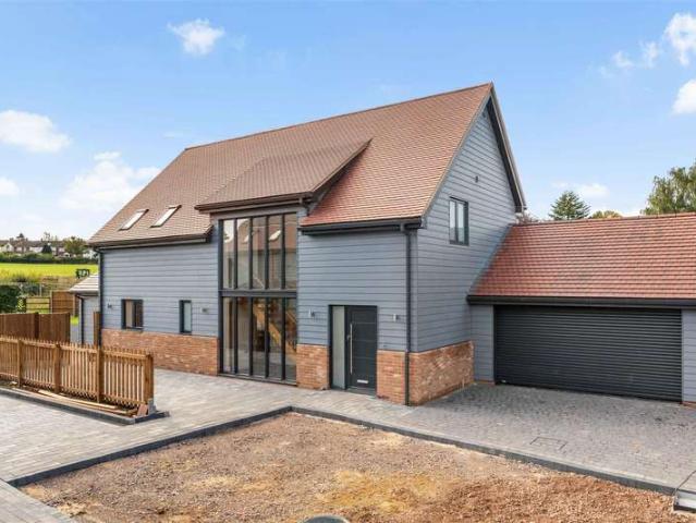 4 Bedroom Detached House