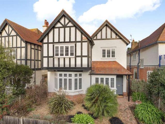 4 Bedroom Detached House