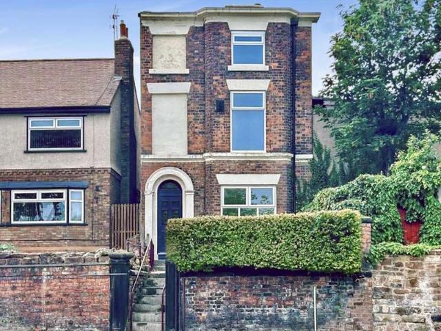 4 Bedroom Detached House