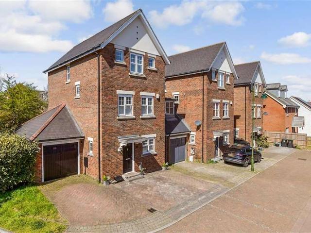 4 Bedroom Detached House