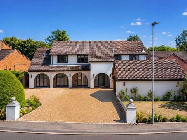 4 Bedroom Detached House