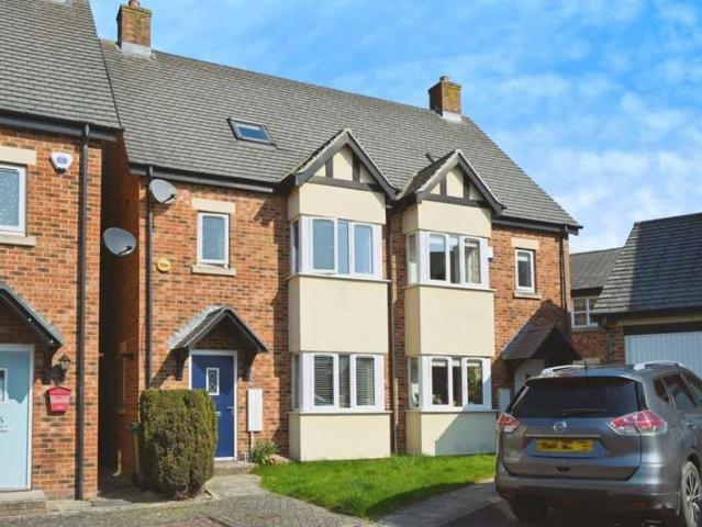 4 Bedroom Semi Detached House