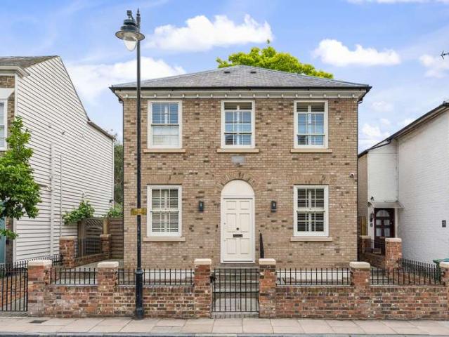 4 Bedroom Detached House