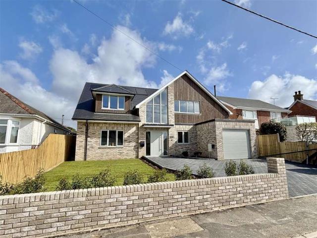 4 Bedroom Detached House