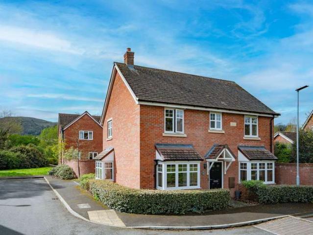 4 Bedroom Detached House