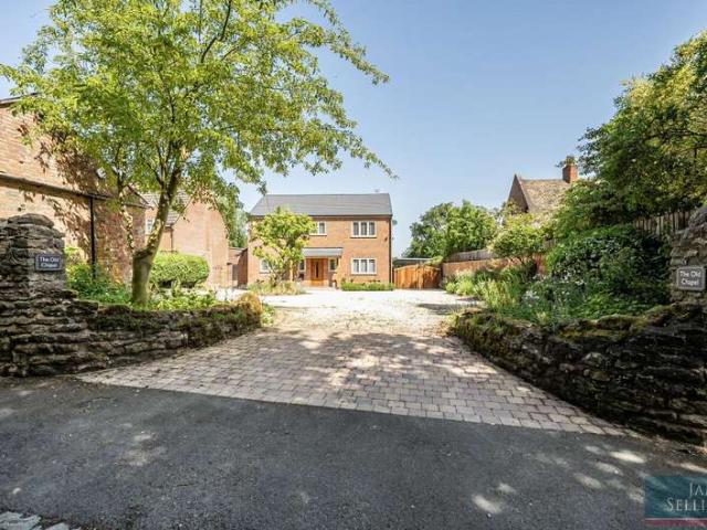 4 Bedroom Detached House