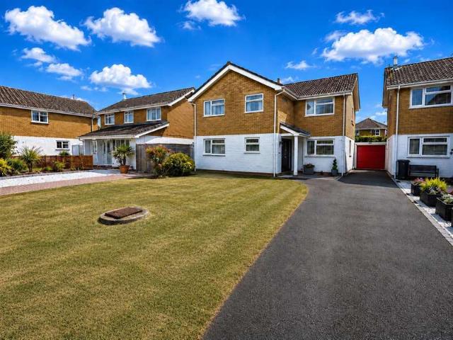 4 Bedroom Detached House