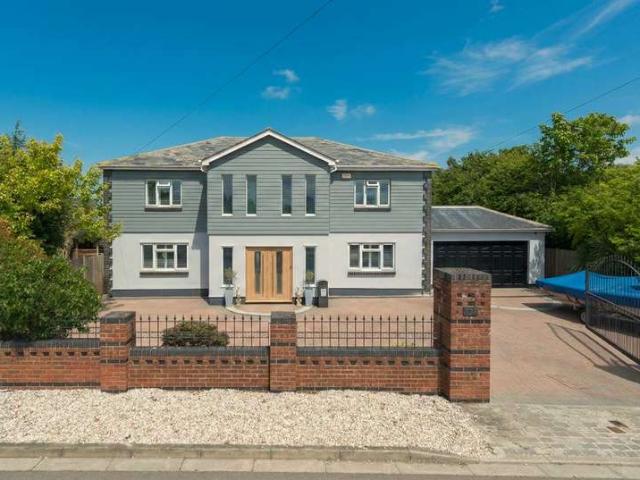 4 Bedroom Detached House