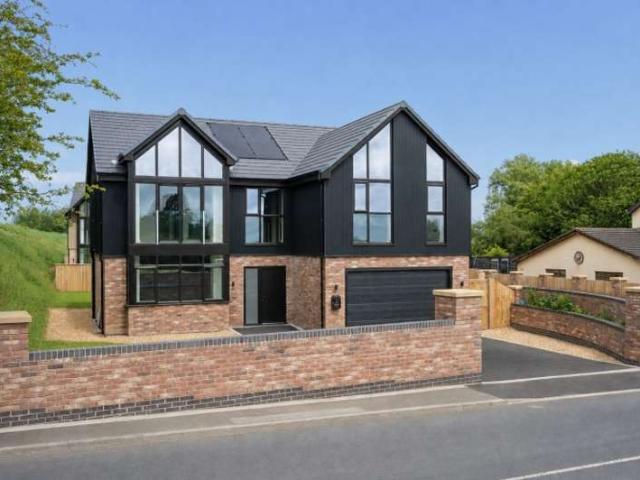 4 Bedroom Detached House
